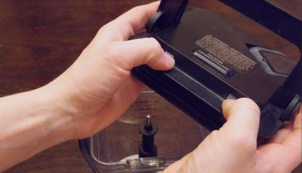 How to Open a Ninja Blender Lid?